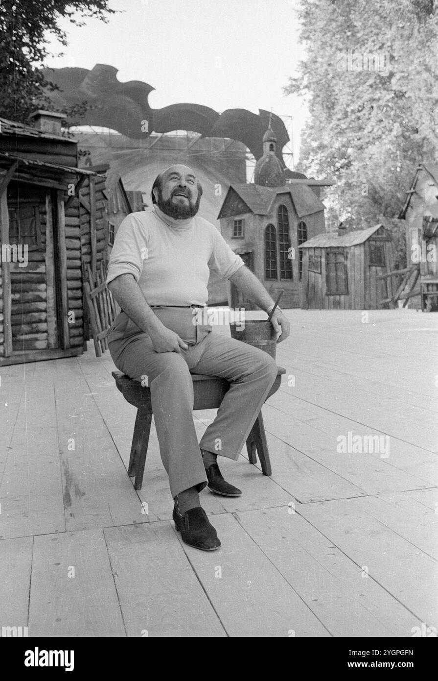 Anatevka open-air performance with Shmuel Rodensky in Zurich 1969 ...