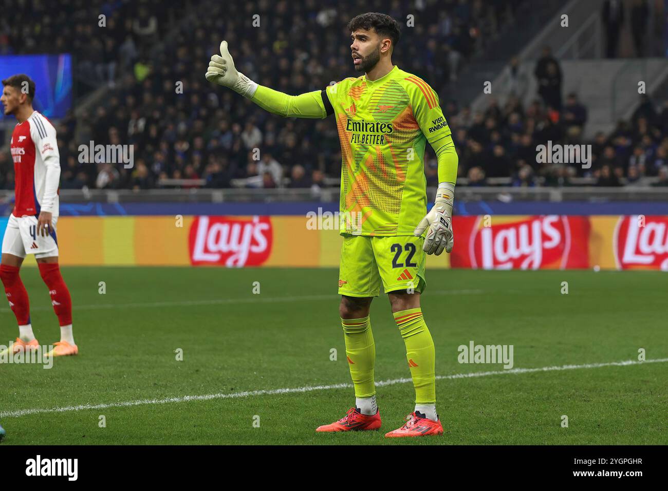 Milan, Italy. 07th Nov, 2024. Italy, Milan, 2024-11-06: David Raya (Arsenal FC) gives advices in ...