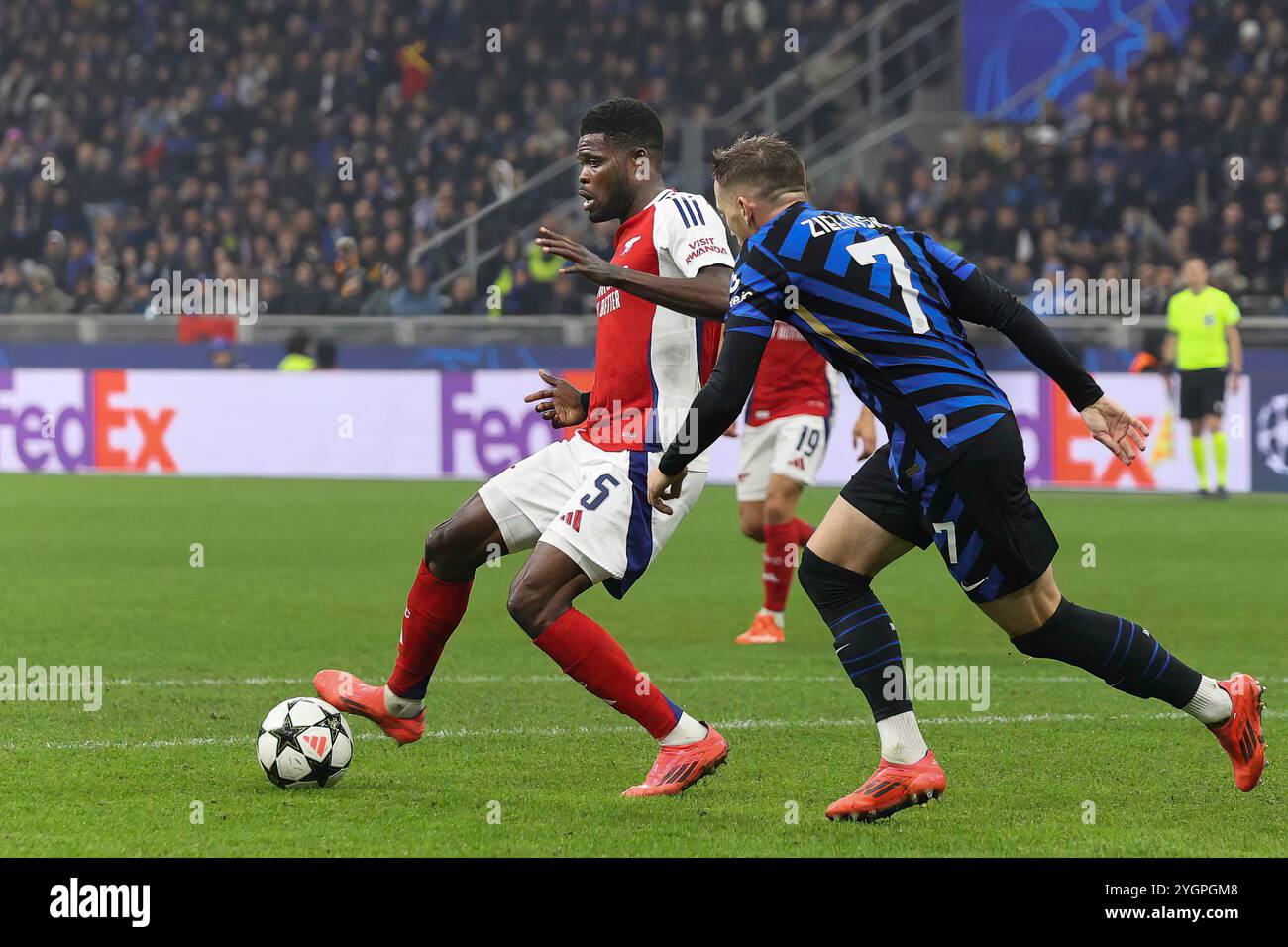 Milan, Italy. 07th Nov, 2024. Italy, Milan, 2024-11-06: Thomas Partey (Arsenal FC) dribbles in ...