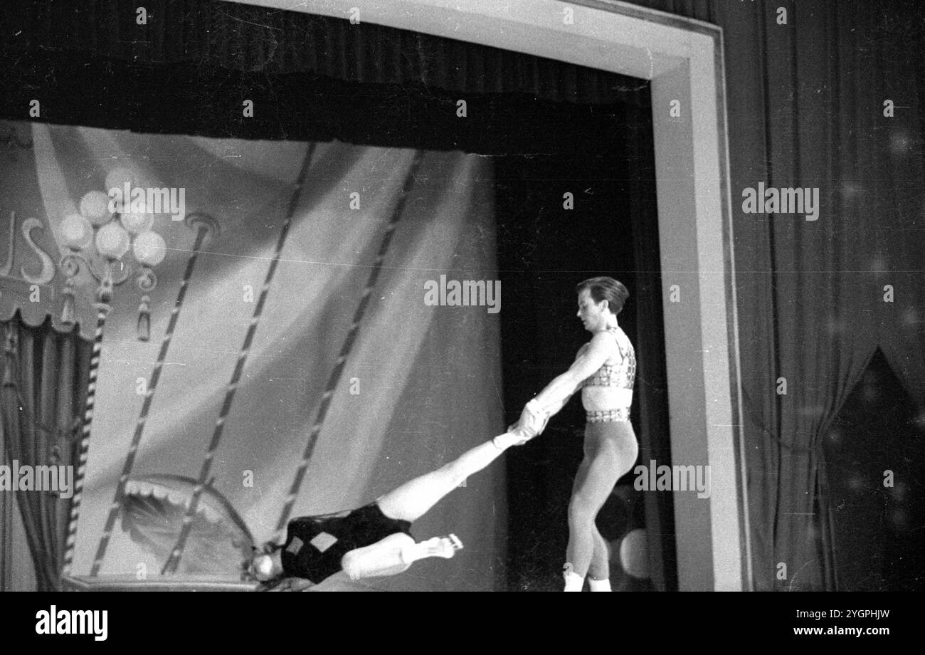 Presentation of the ice revue by Maxi Herber and Ernst Baier ...