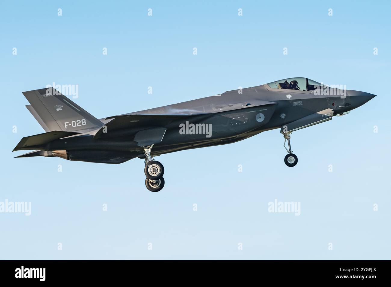 A Lockheed Martin F-35 Lightning II supersonic stealth strike fighter ...