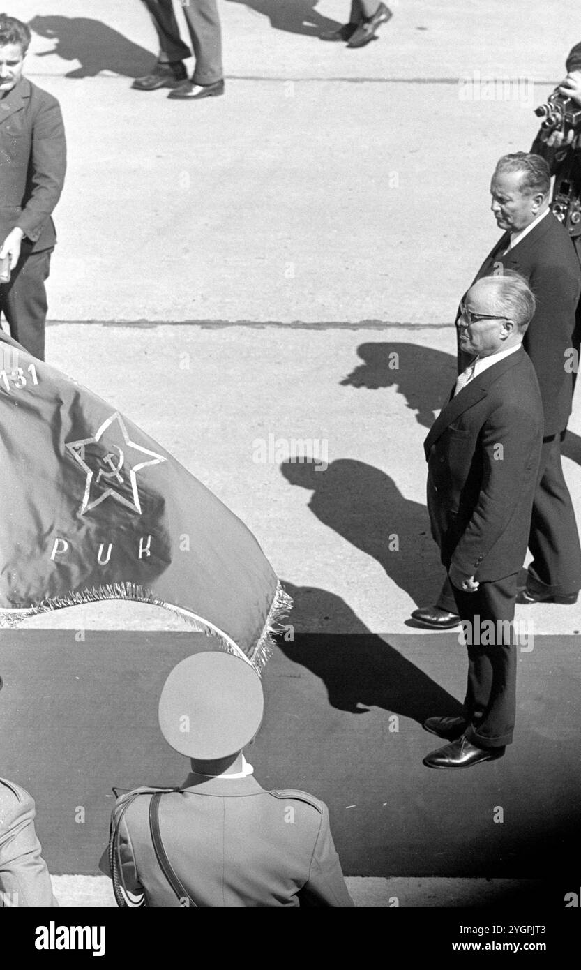 Conference of non aligned states 1961 hi-res stock photography and ...