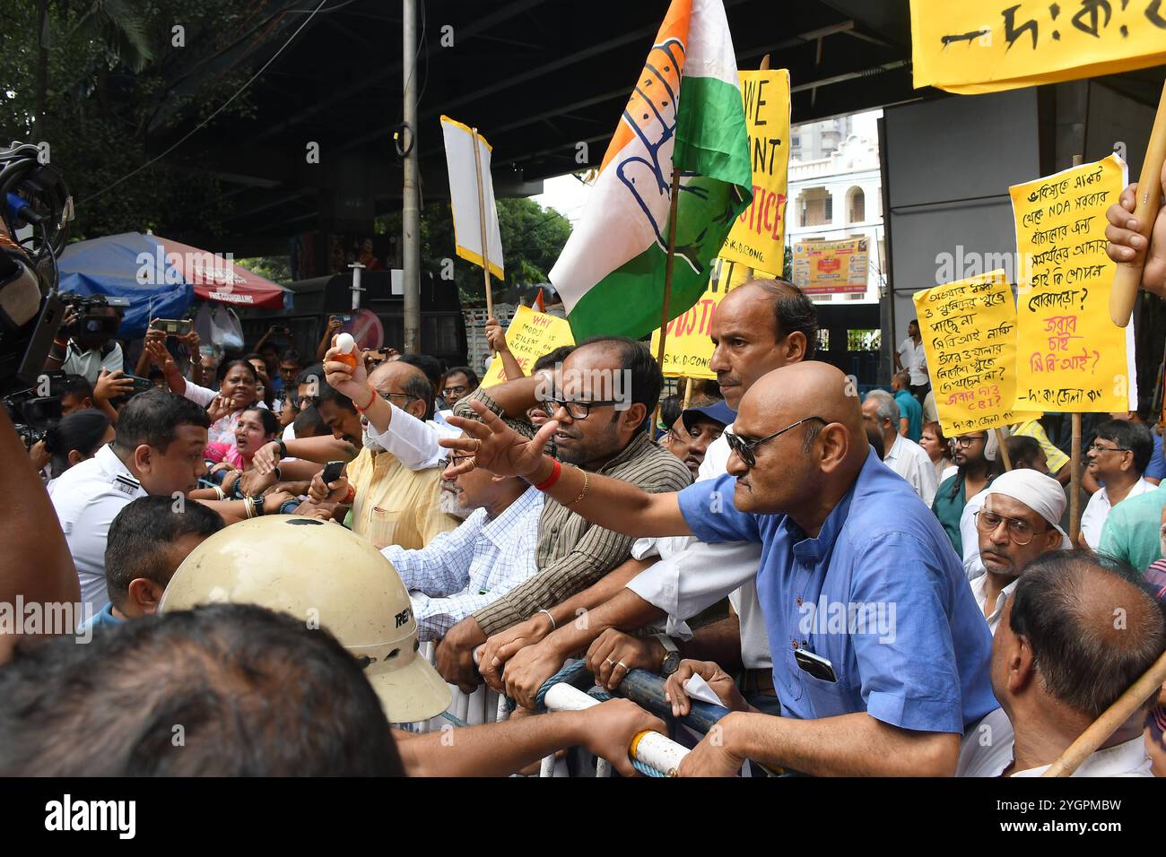 Congress activists protest against CBI in Kolkata, India, on November 7 ...