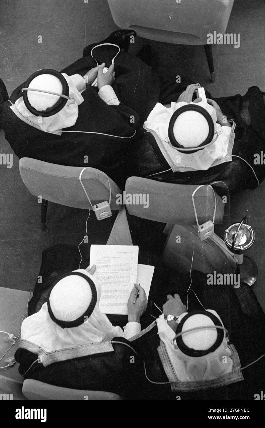 Non aligned 1961 Black and White Stock Photos & Images - Alamy