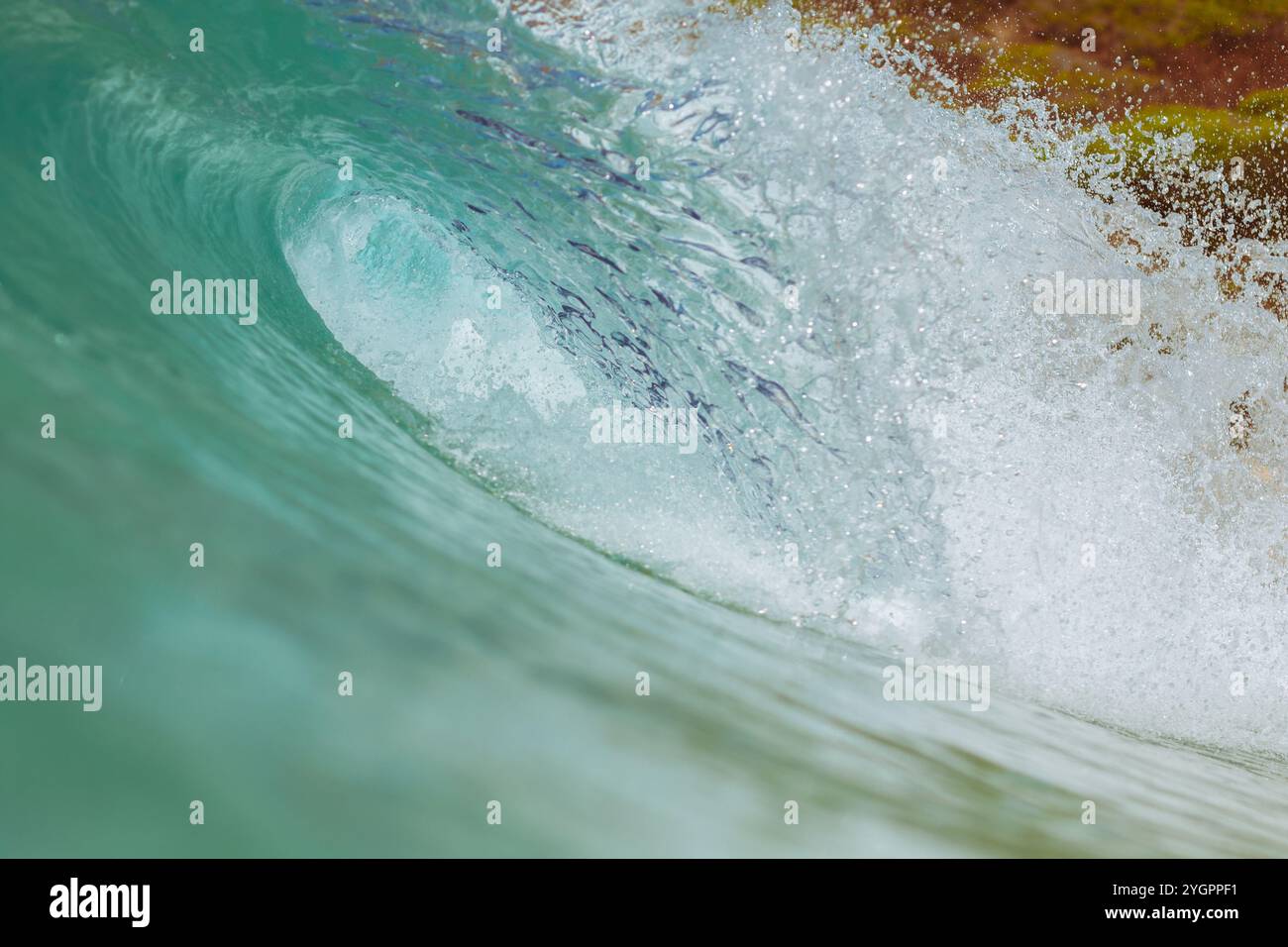 The mesmerizing view from inside a barreling wave at Sandy Beach ...