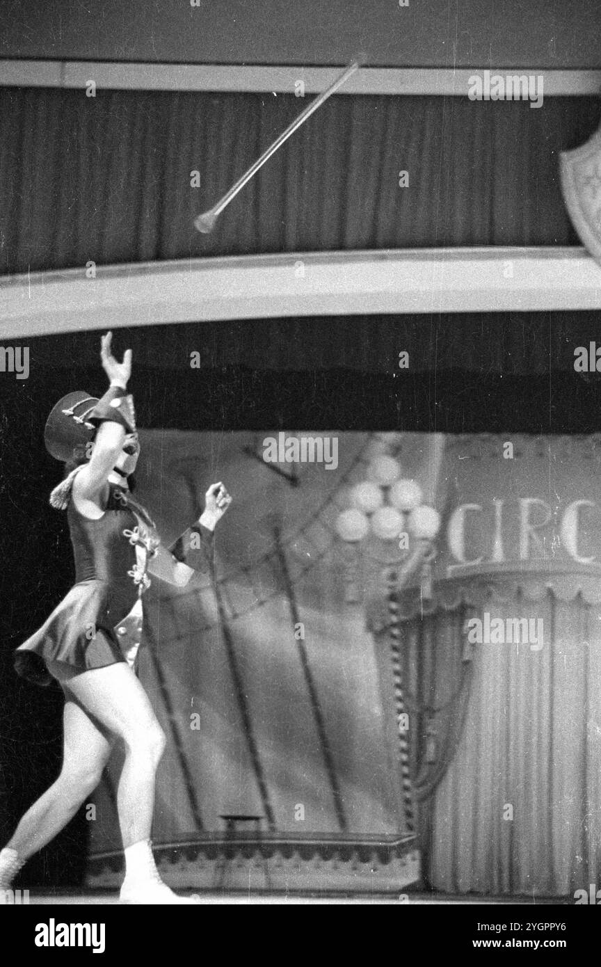 Presentation of the ice revue by Maxi Herber and Ernst Baier ...