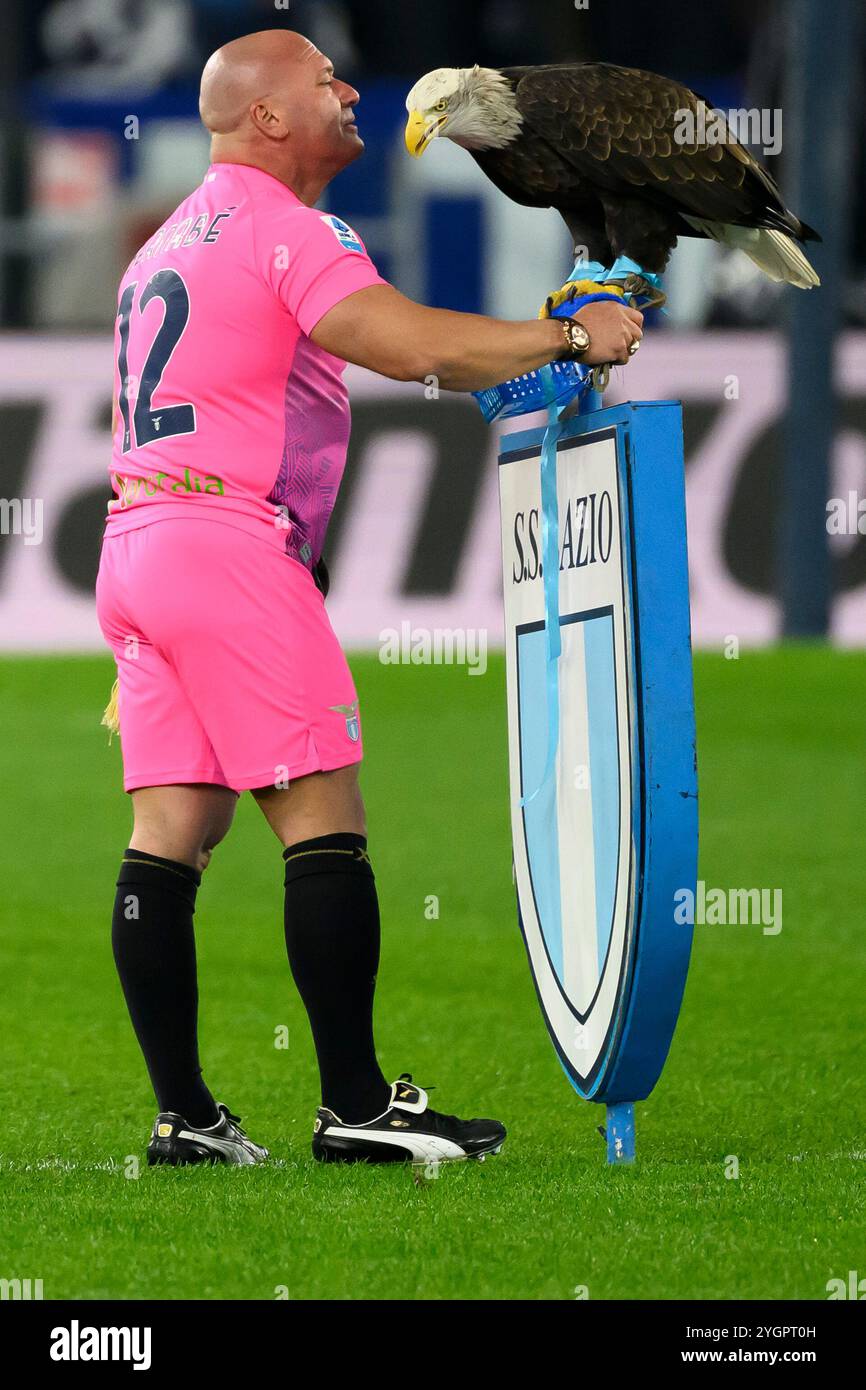 Falconer Juan Bernabe and the eagle Olympia mascot of SS Lazio, before ...