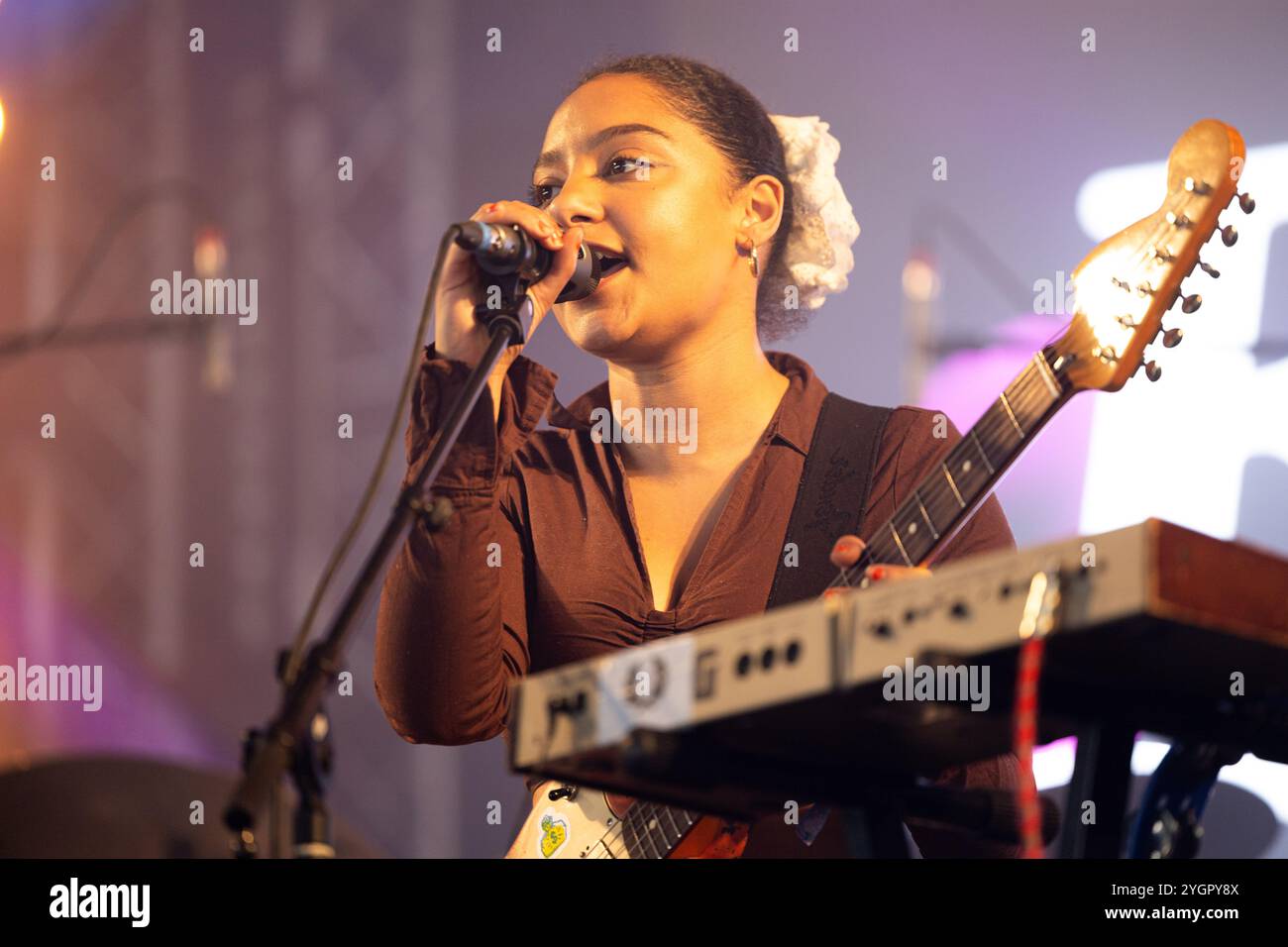 English teacher live hi-res stock photography and images - Alamy