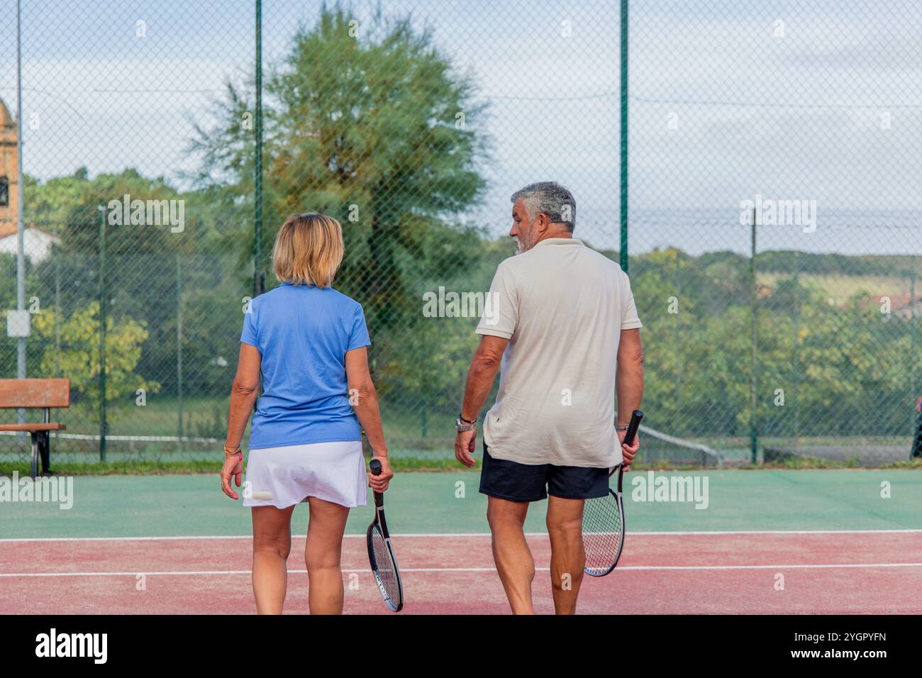 Couple tennis court from behind hi-res stock photography and images - Alamy