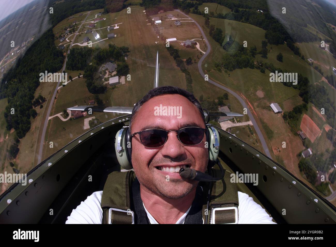 A WWII pilot captures a daring selfie mid-flight, executing precise ...