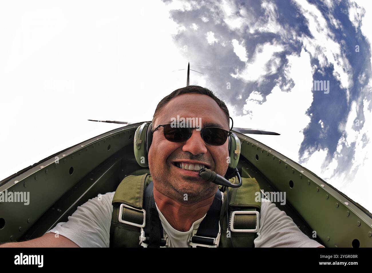 A WWII pilot captures a daring selfie mid-flight, executing precise ...