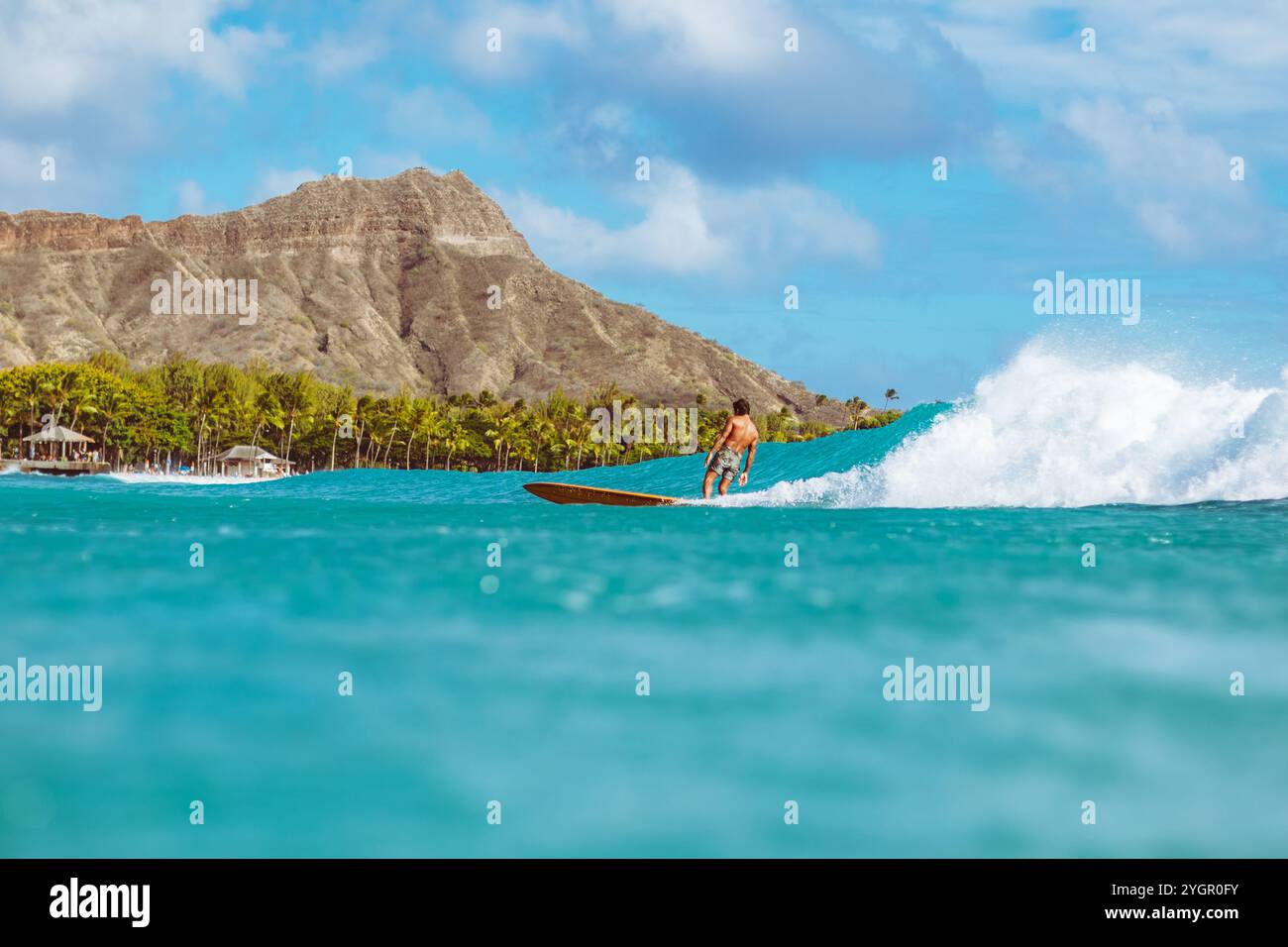 Arthur "Toots" Anchinges catches a wave at Queens Beach, Waikiki Stock ...