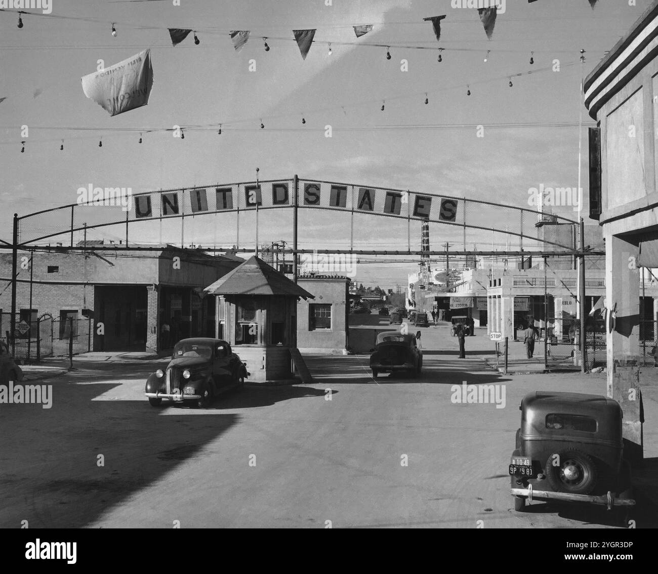 US border at Calexico entrance to Mexico Stock Photo - Alamy