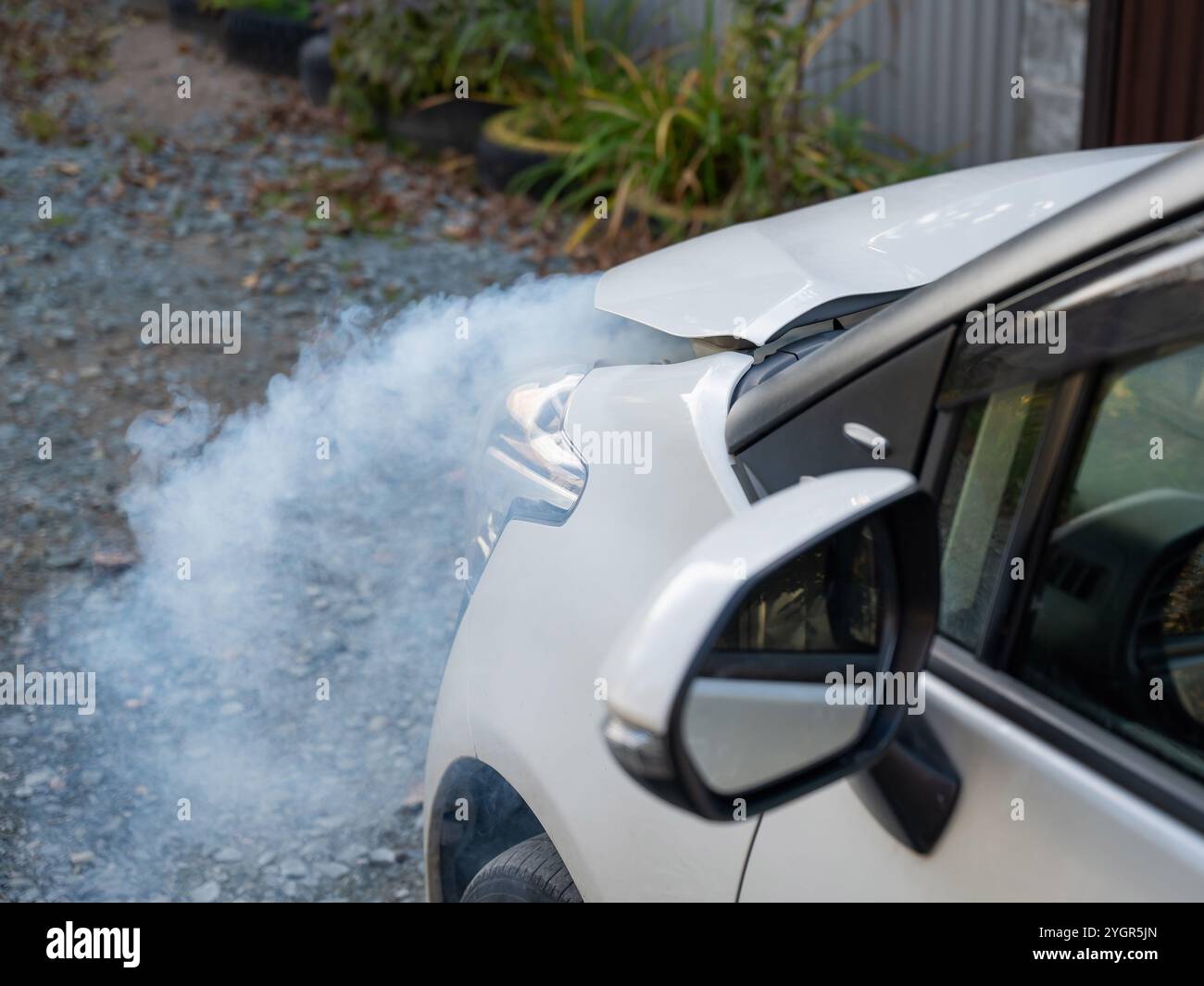 Smoke from under hood hi-res stock photography and images - Alamy