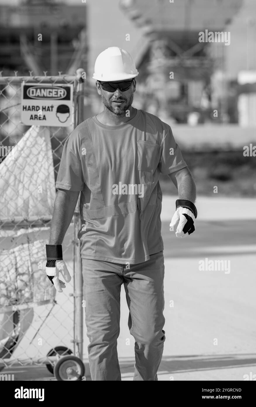 Portrait two engineers outdoors Black and White Stock Photos & Images - Alamy