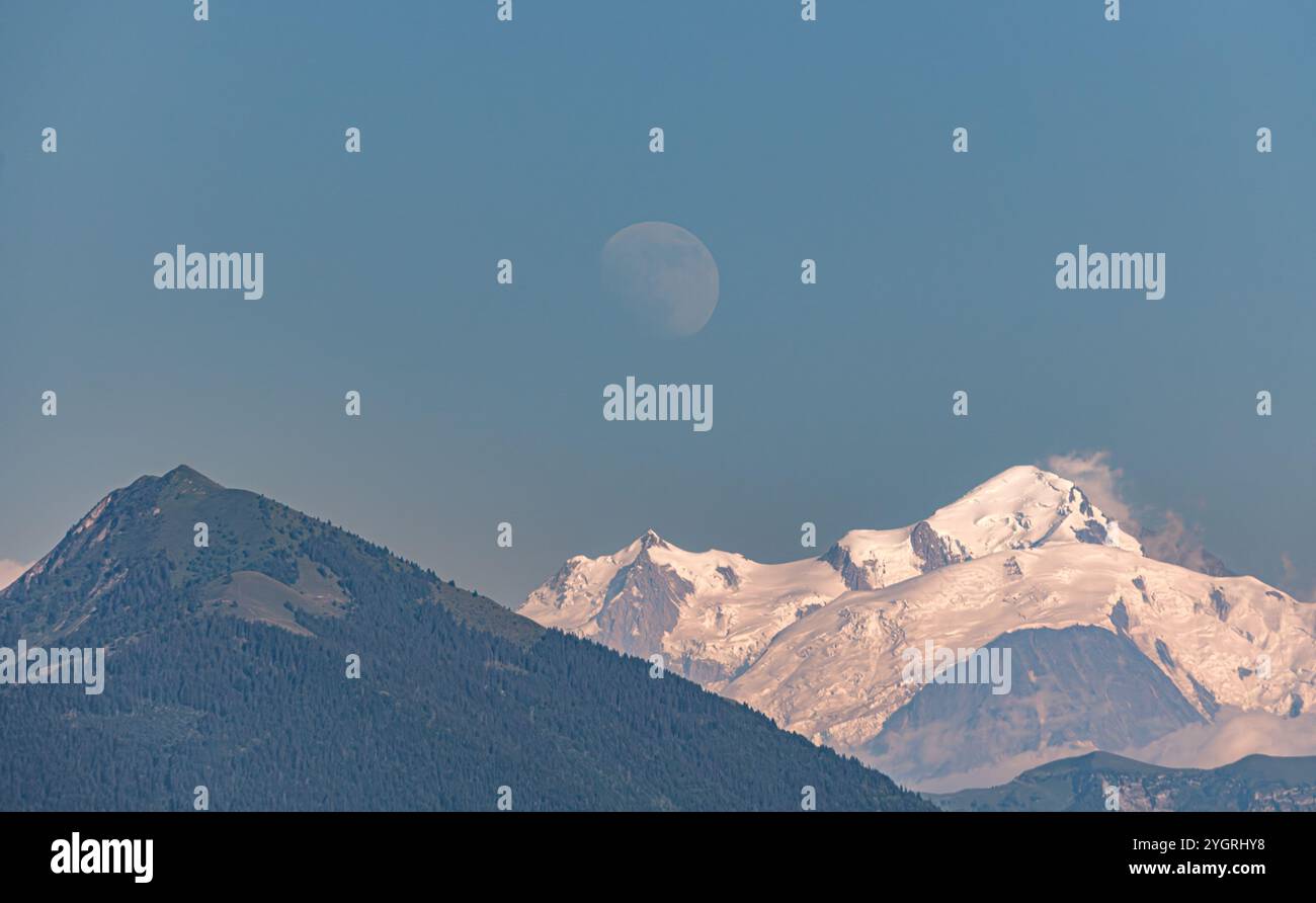 The moon rises behind Mont Blanc and Le Mole in the French Alps Stock ...