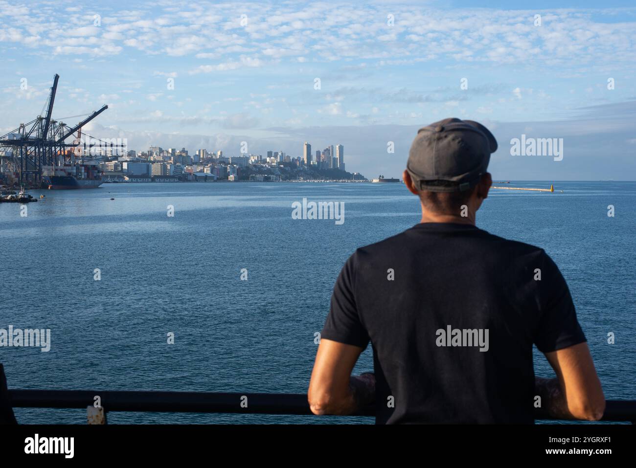 People loading unloading ferry hi-res stock photography and images - Alamy