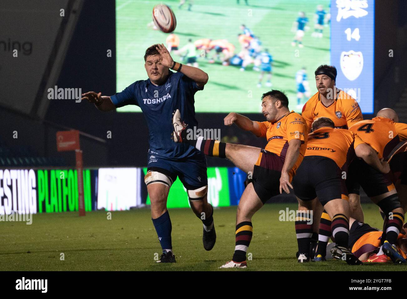 Le Roux Roets (4. Sale Sharks) in action during the Premiership Cup ...