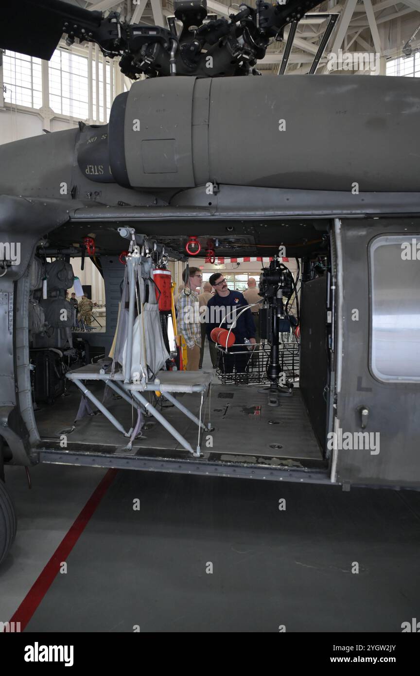 Members of the Tennessee Helicopter Aquatic Rescue Team (TN-HART ...