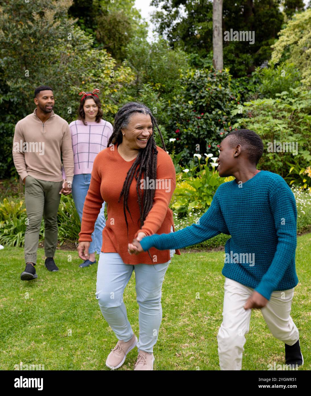 Family bonding outdoor fun hi-res stock photography and images - Alamy