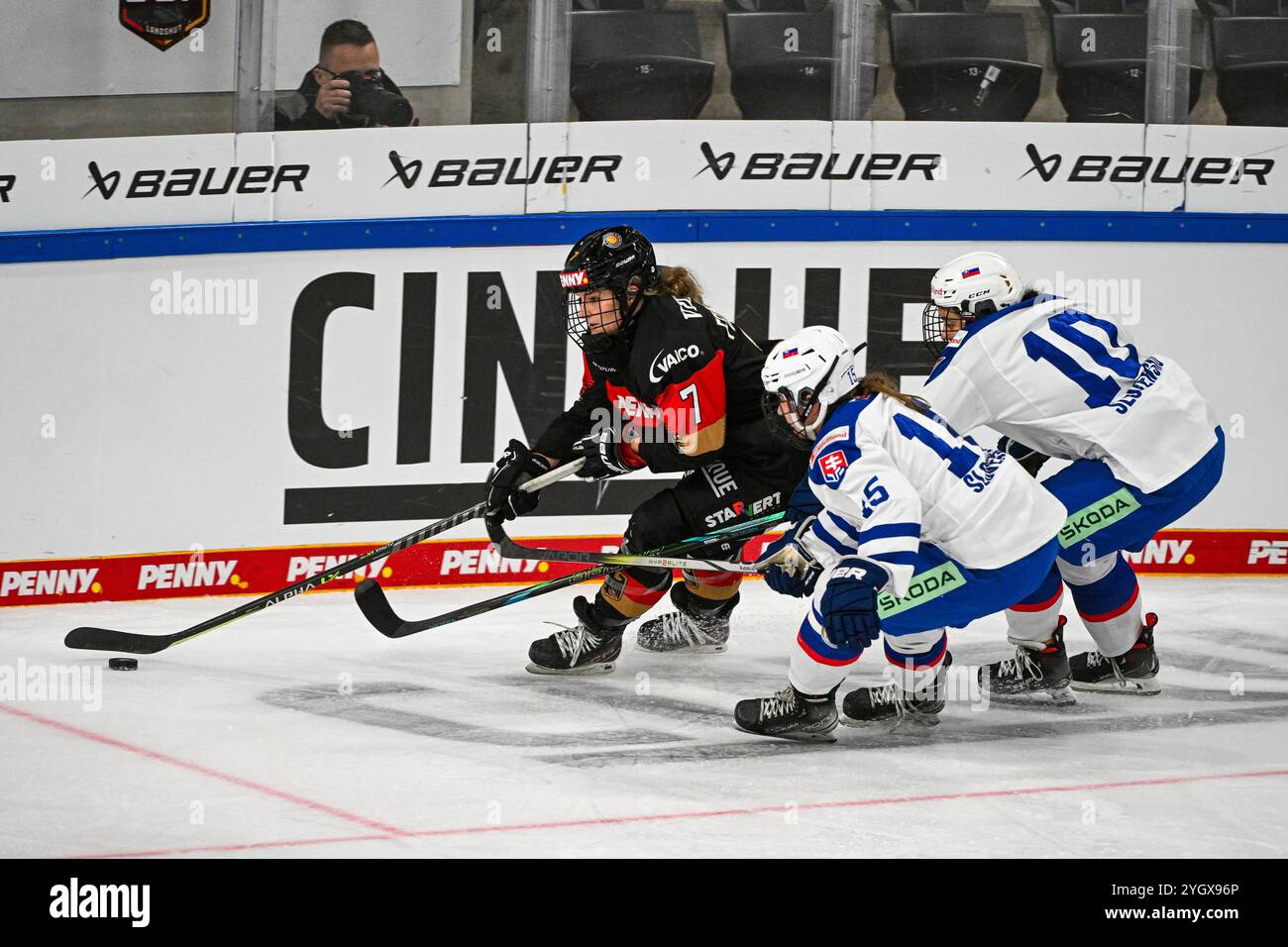 Landshut, Germany. 08th Nov, 2024. Ice hockey, women: Nations ...