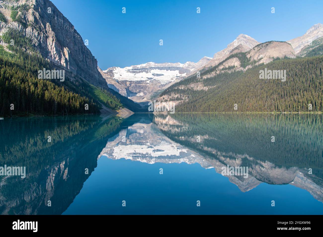 Snow mountains and lakes in Banff National Park Stock Photo - Alamy