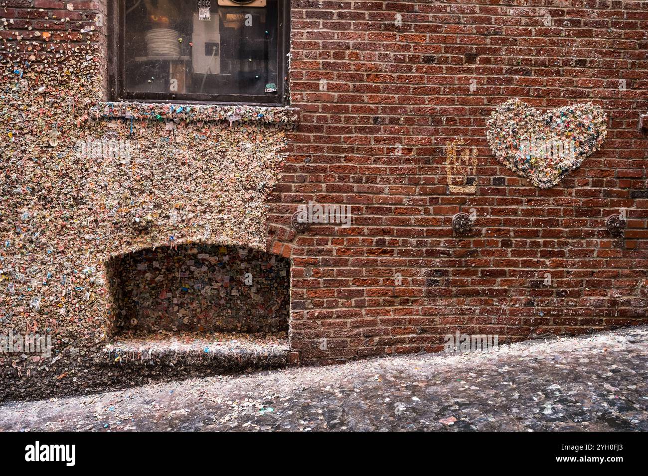 Seattle, USA. 8th Nov, 2024. The cleaning of the Gum Wall continues ...