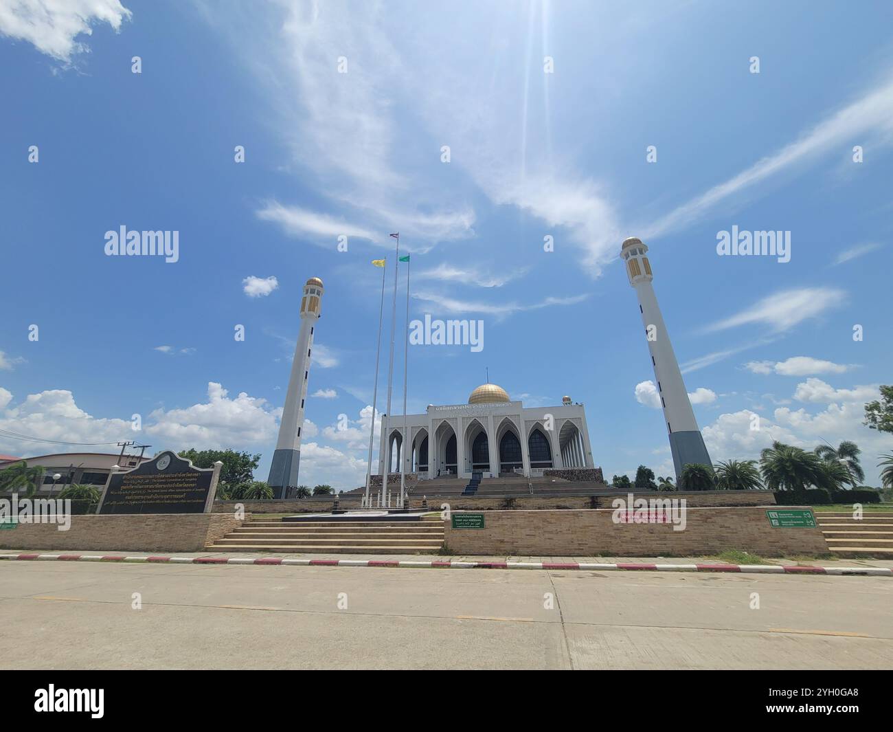 Hat Yai, Songkhla, Thailand - October 1, 2024: The Central Mosque of ...