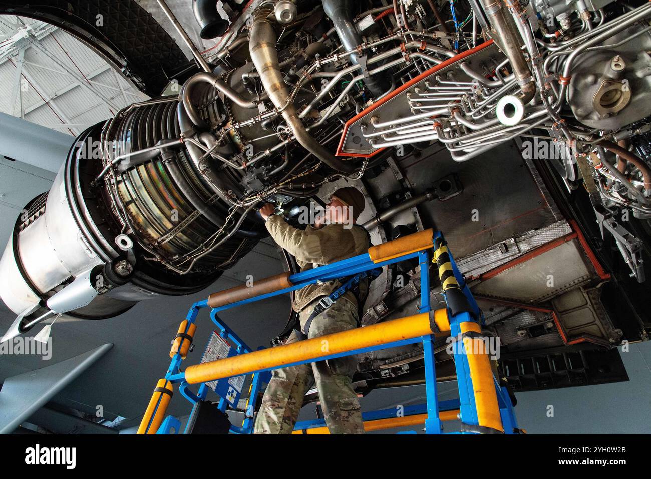 436th aircraft maintenance squadron hi-res stock photography and images ...