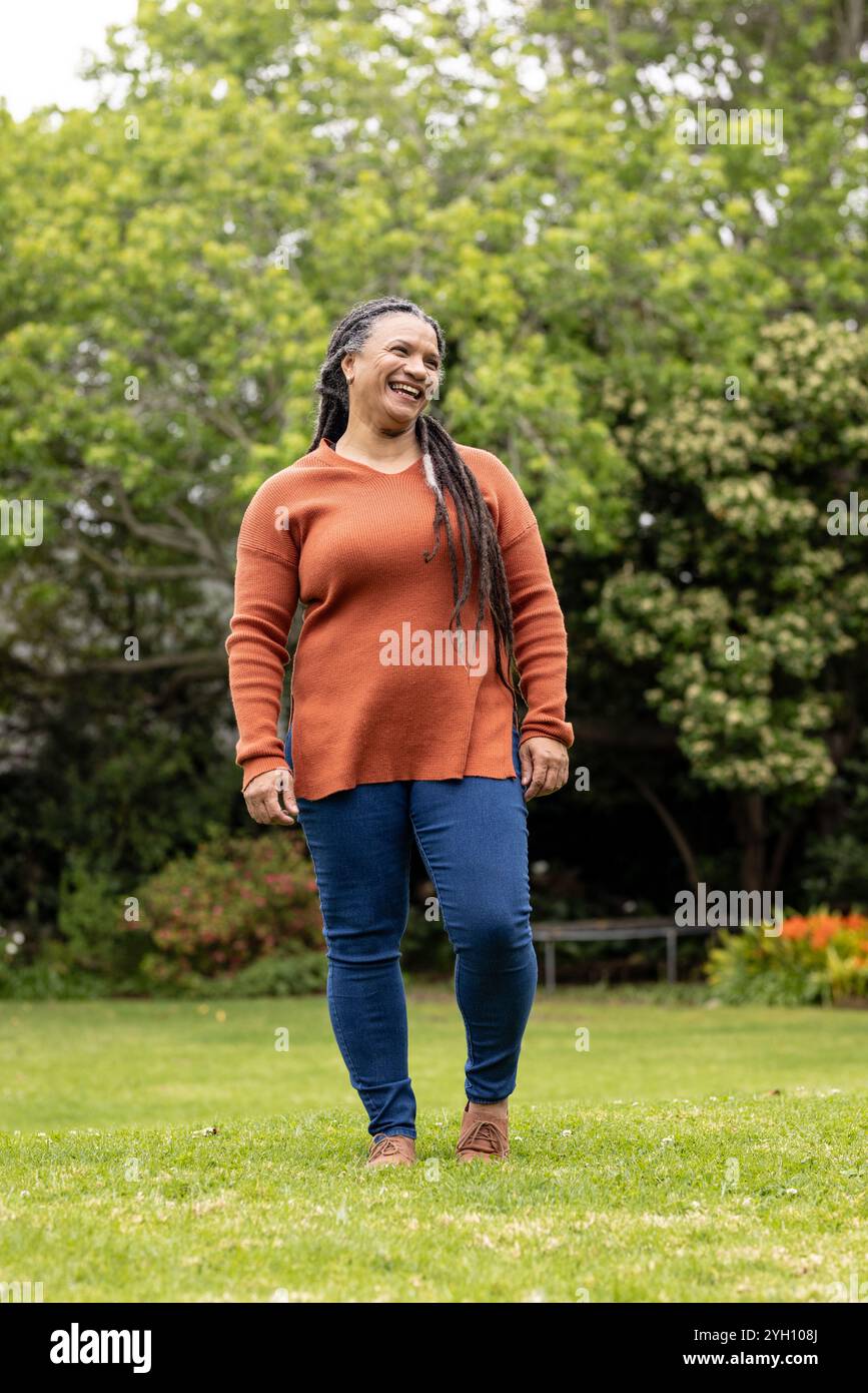 Walking smiling people hi-res stock photography and images - Alamy