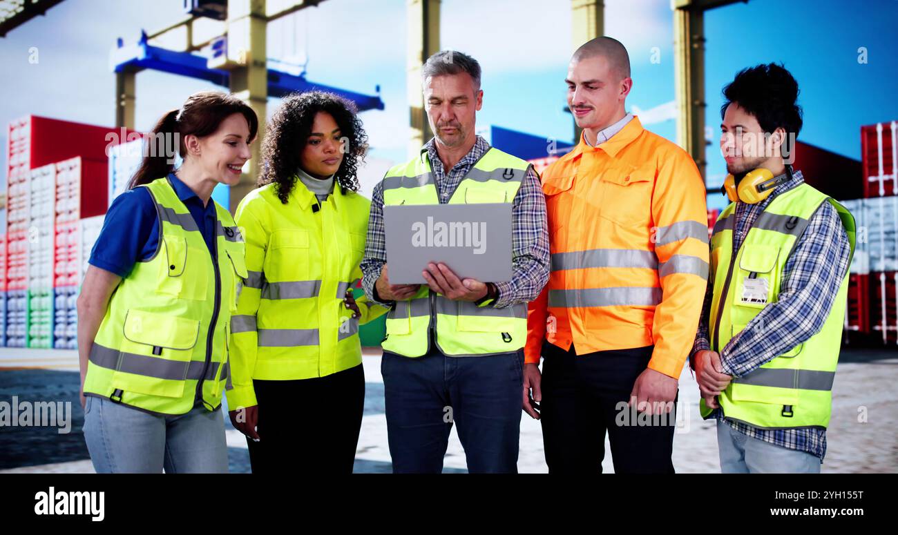 Team Solving Ship Port Problem. Teamwork Meeting Stock Photo - Alamy