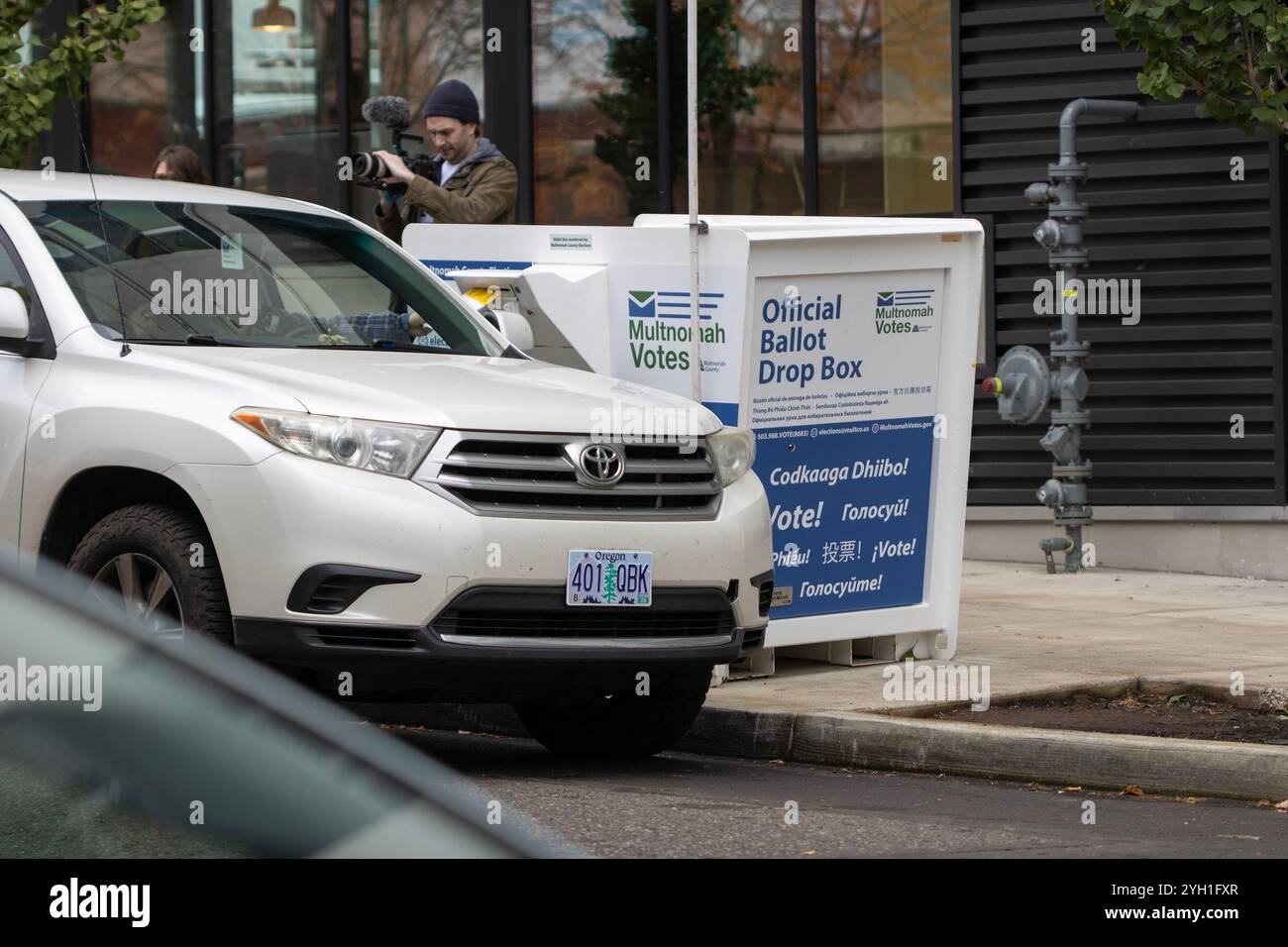 Vehicle registration office usa hi-res stock photography and images - Alamy
