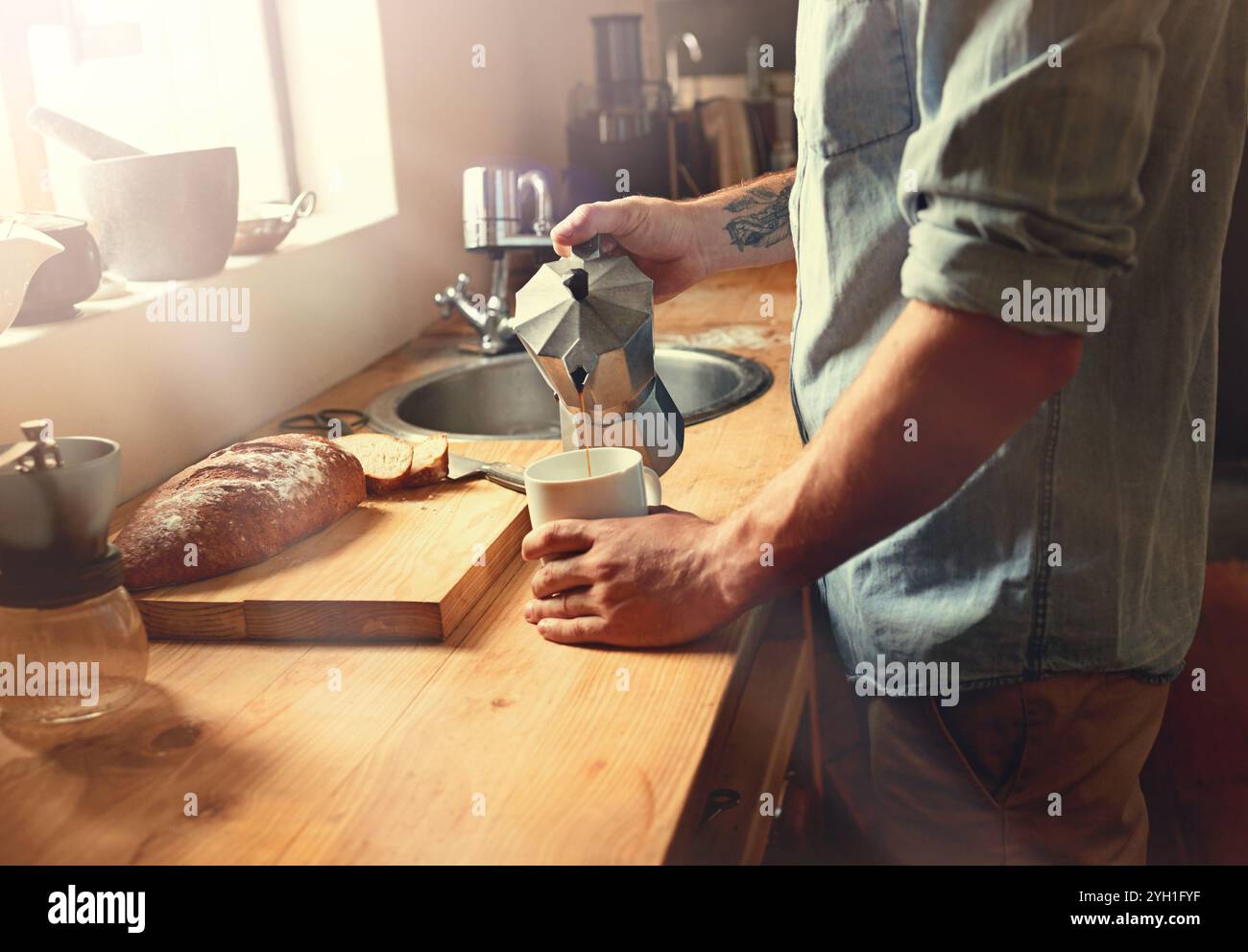 Moka pot preparing fresh hi-res stock photography and images - Alamy