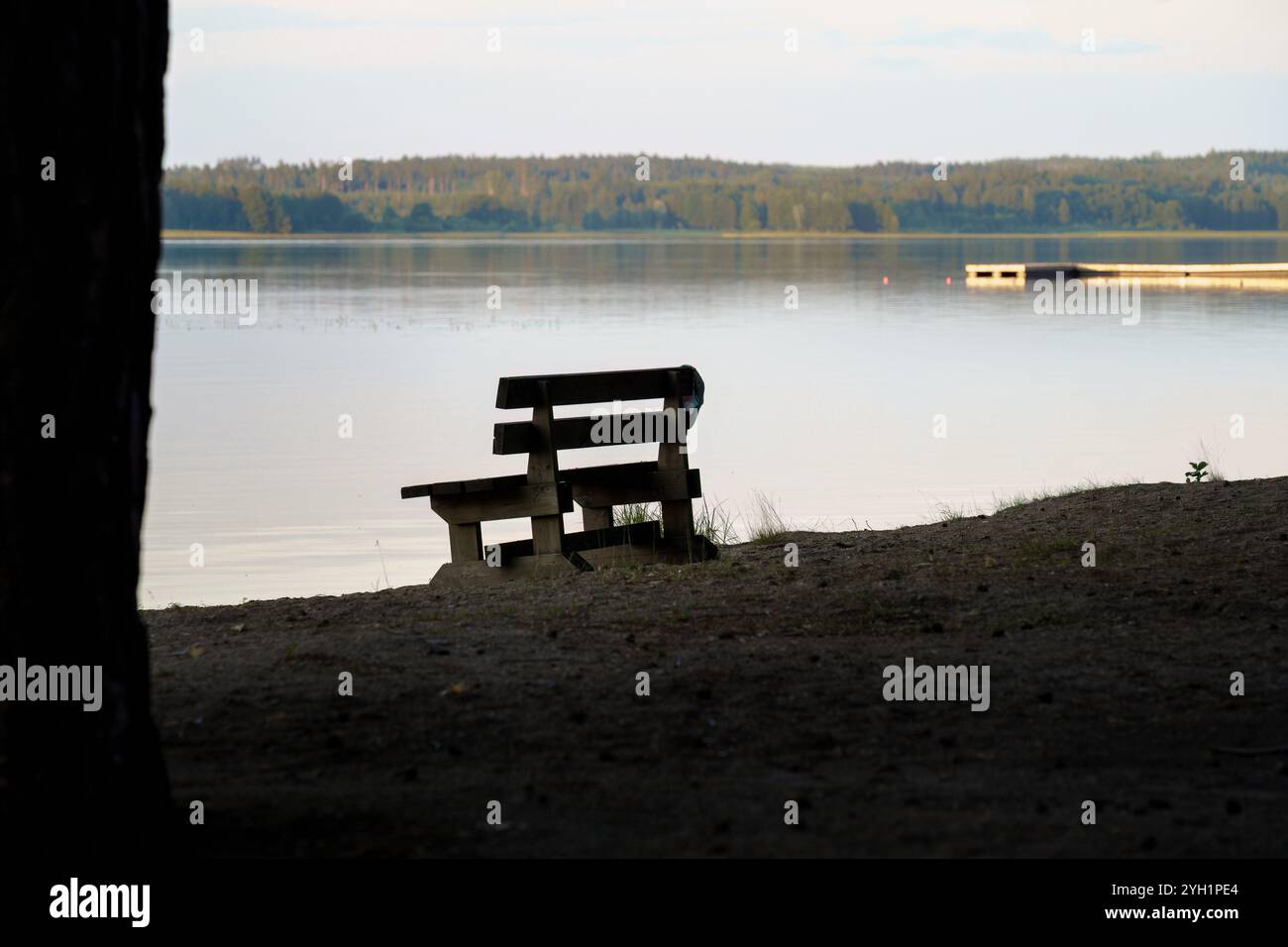 Empty bench in park sunset hi-res stock photography and images - Alamy