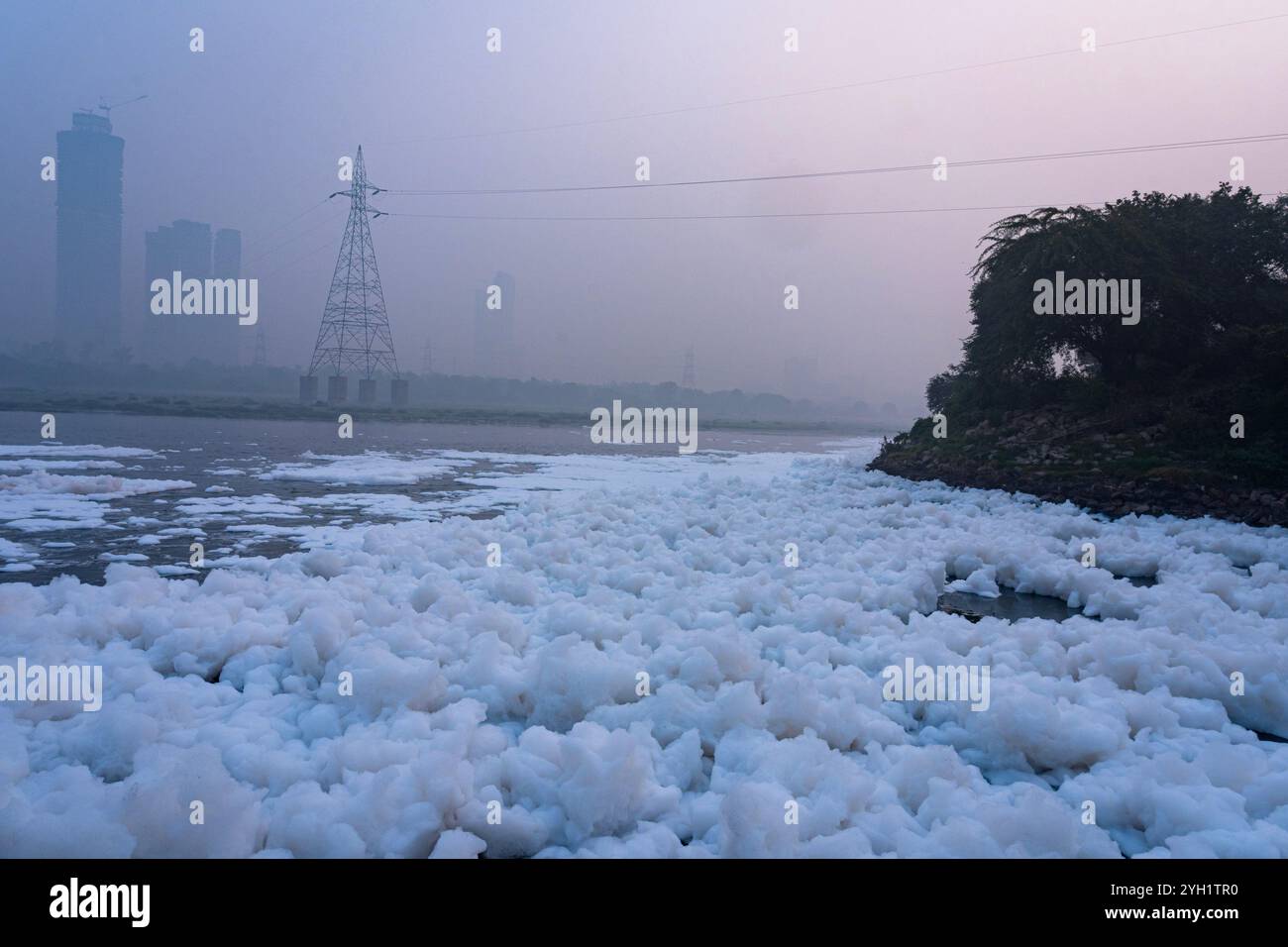 Polluted Yamuna river in Delhi Stock Photo - Alamy