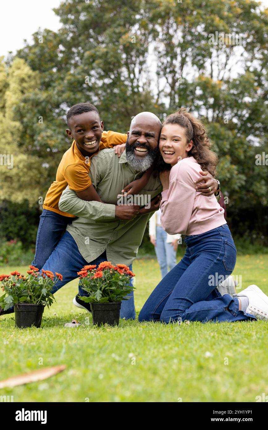 Family sunshine together hi-res stock photography and images - Alamy
