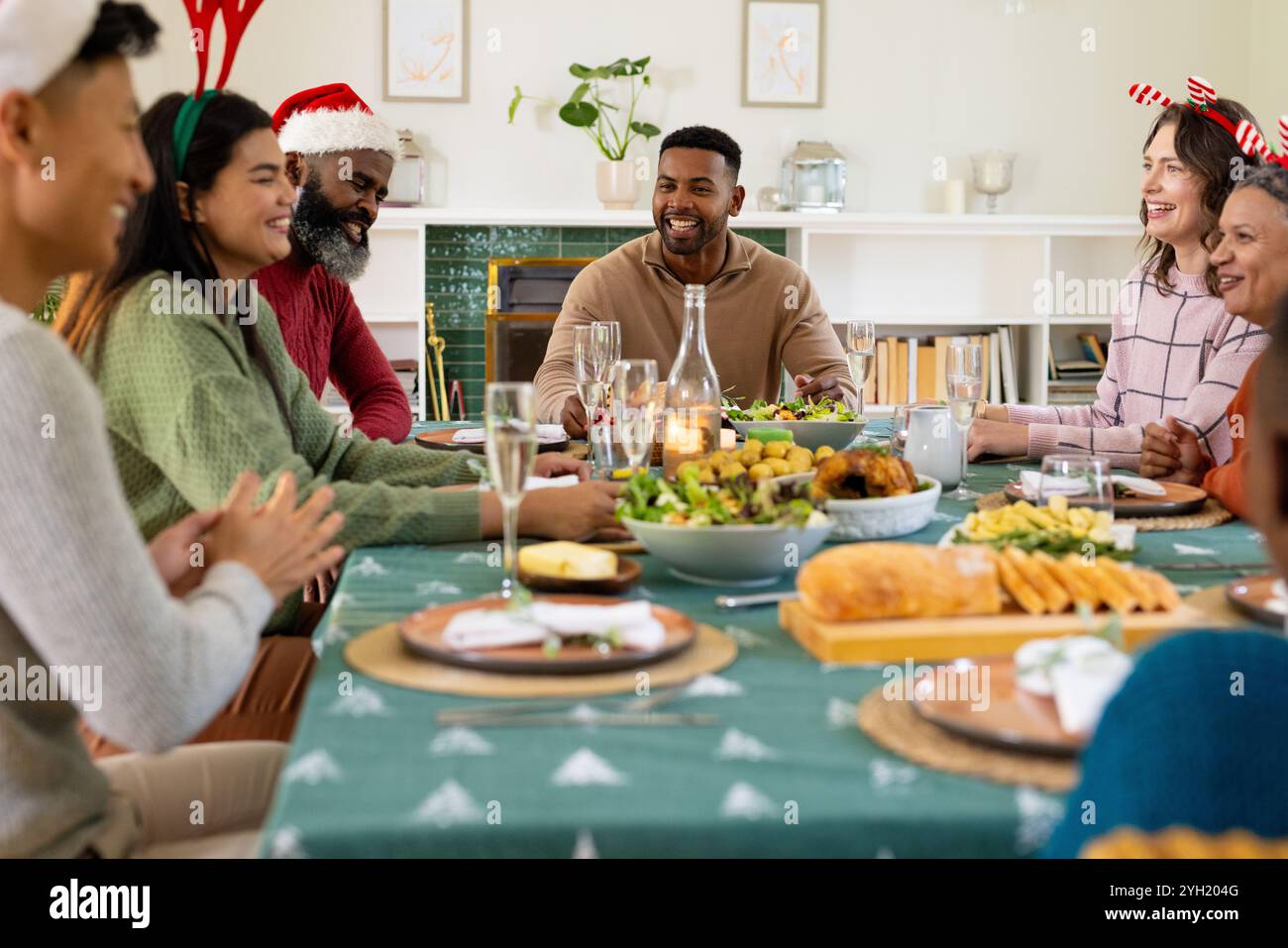 Diverse family dinner hi-res stock photography and images - Alamy