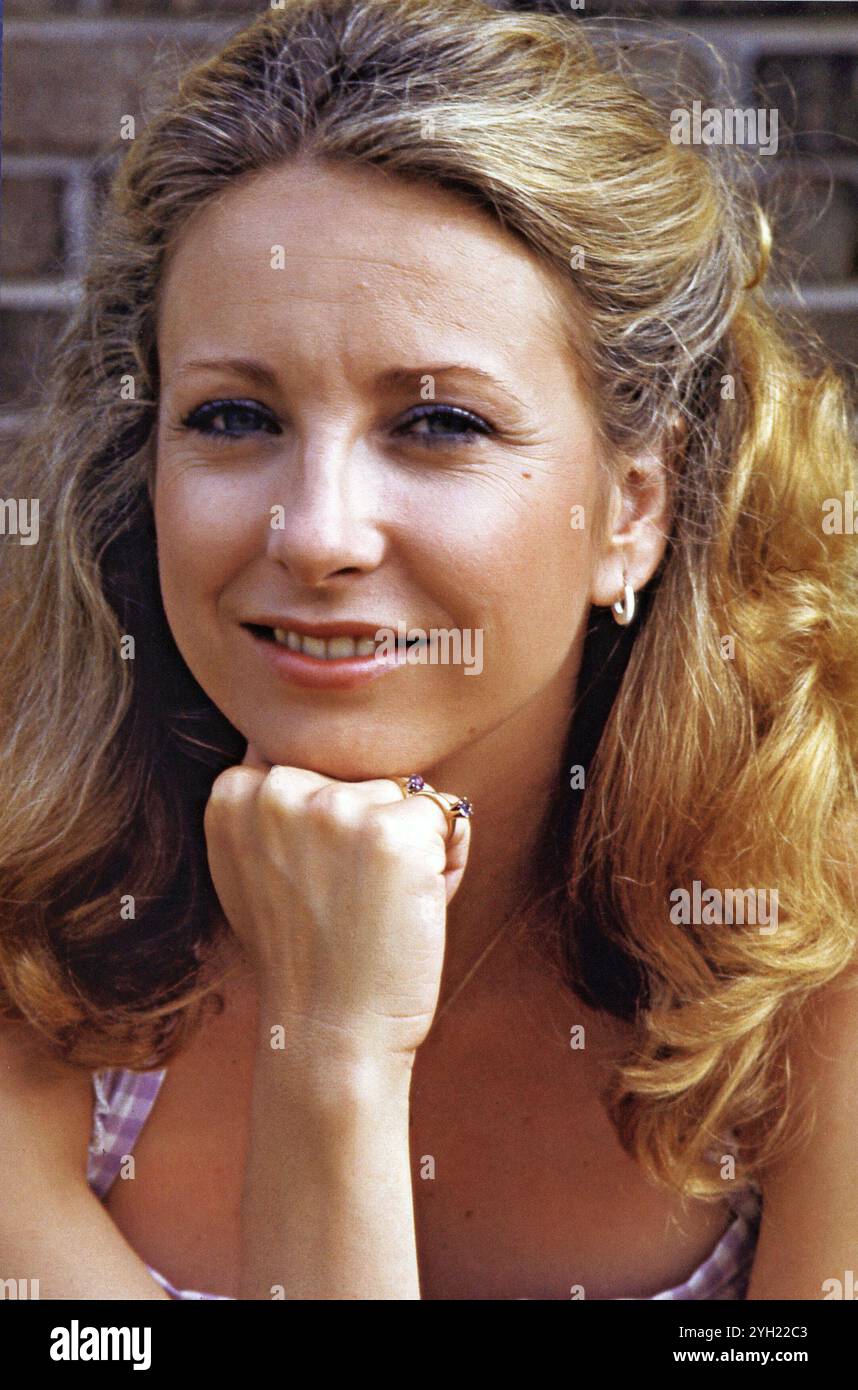 Teri garr close encounters hi-res stock photography and images - Alamy