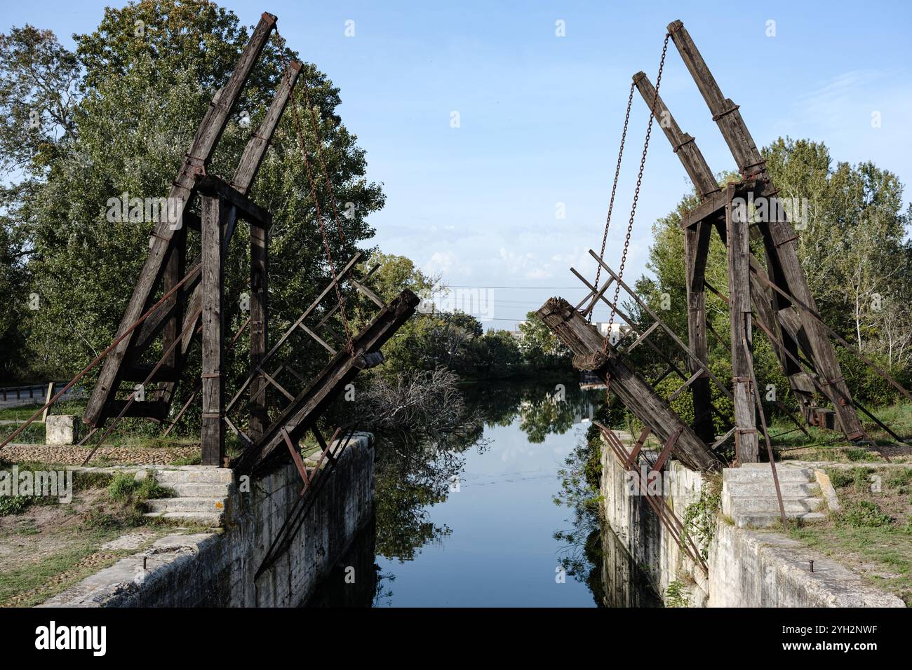 The Langlois bridge near Arles, France. Commonly known as the pont de ...