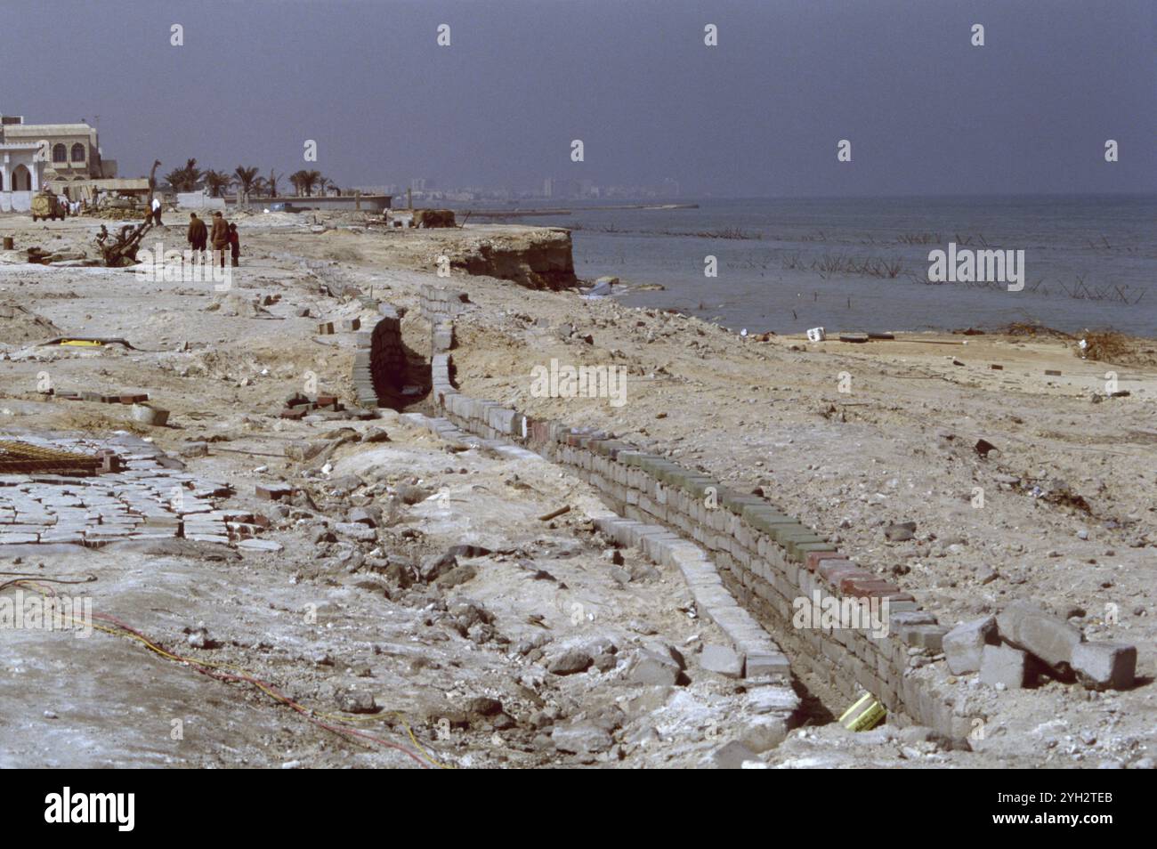 First Gulf War: 10th March 1991. Abandoned Iraqi defences on Anjafa ...