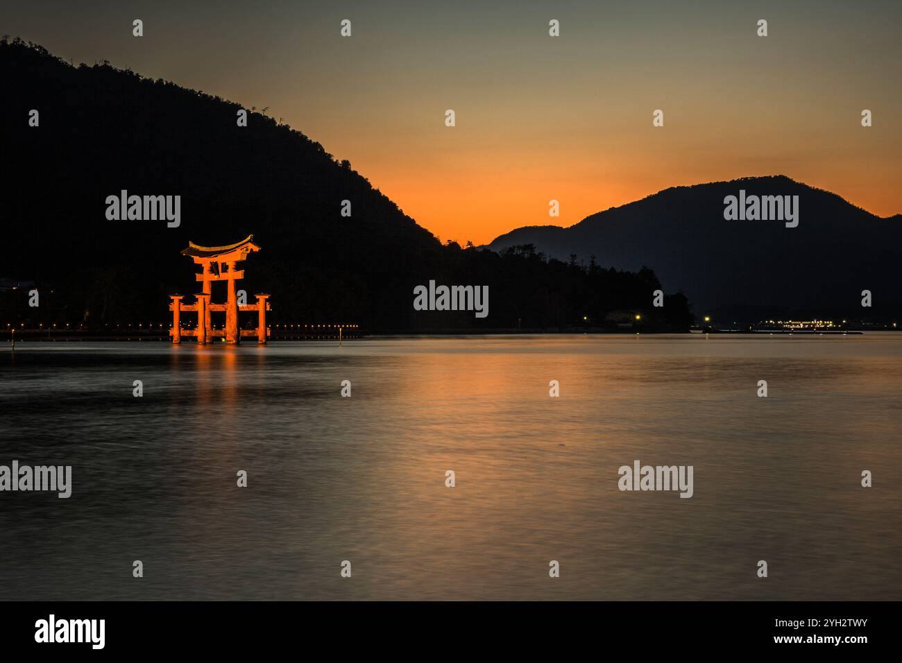 The Floating Toori Gate of Itsukushima Shrine (Miyajima Shrine Stock ...
