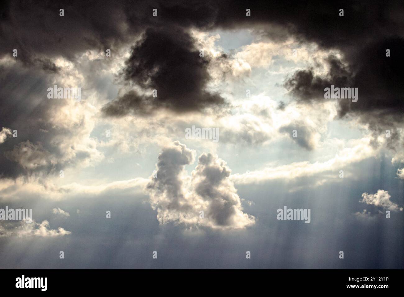 Light breaking through the clouds hi-res stock photography and images ...