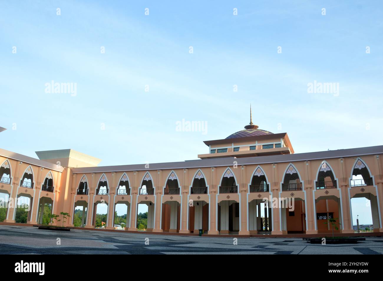 Mosque Baitul Izzah Tarakan, Indonesia Stock Photo - Alamy