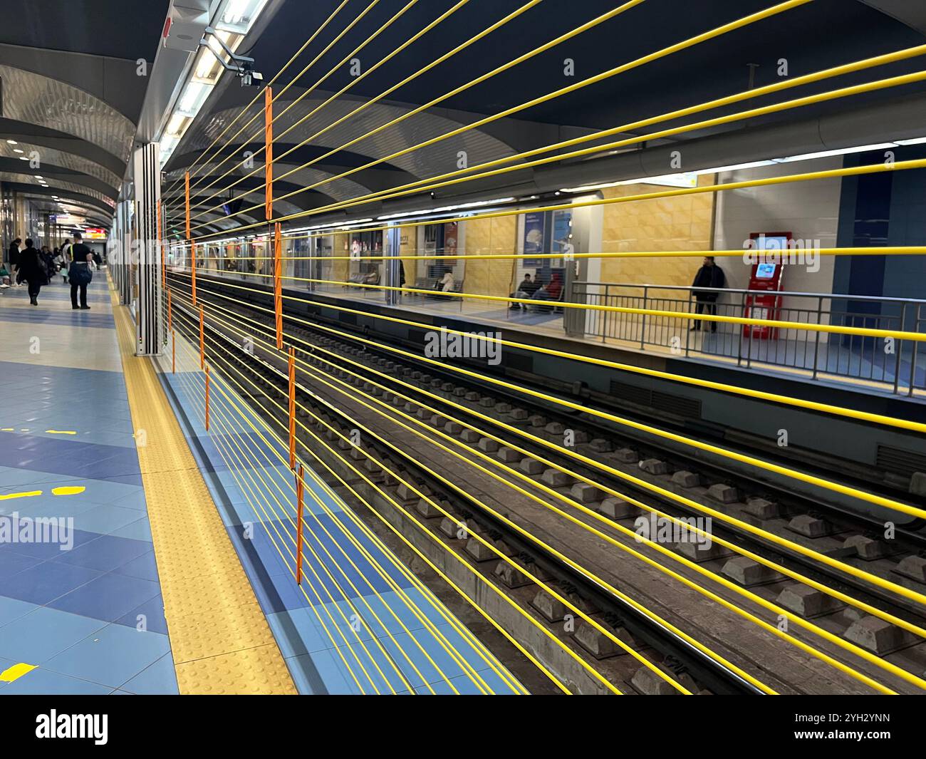 Safety automatic vertical platform screen barriers in underground ... Safety automatic vertical platform screen barriers in underground ...
