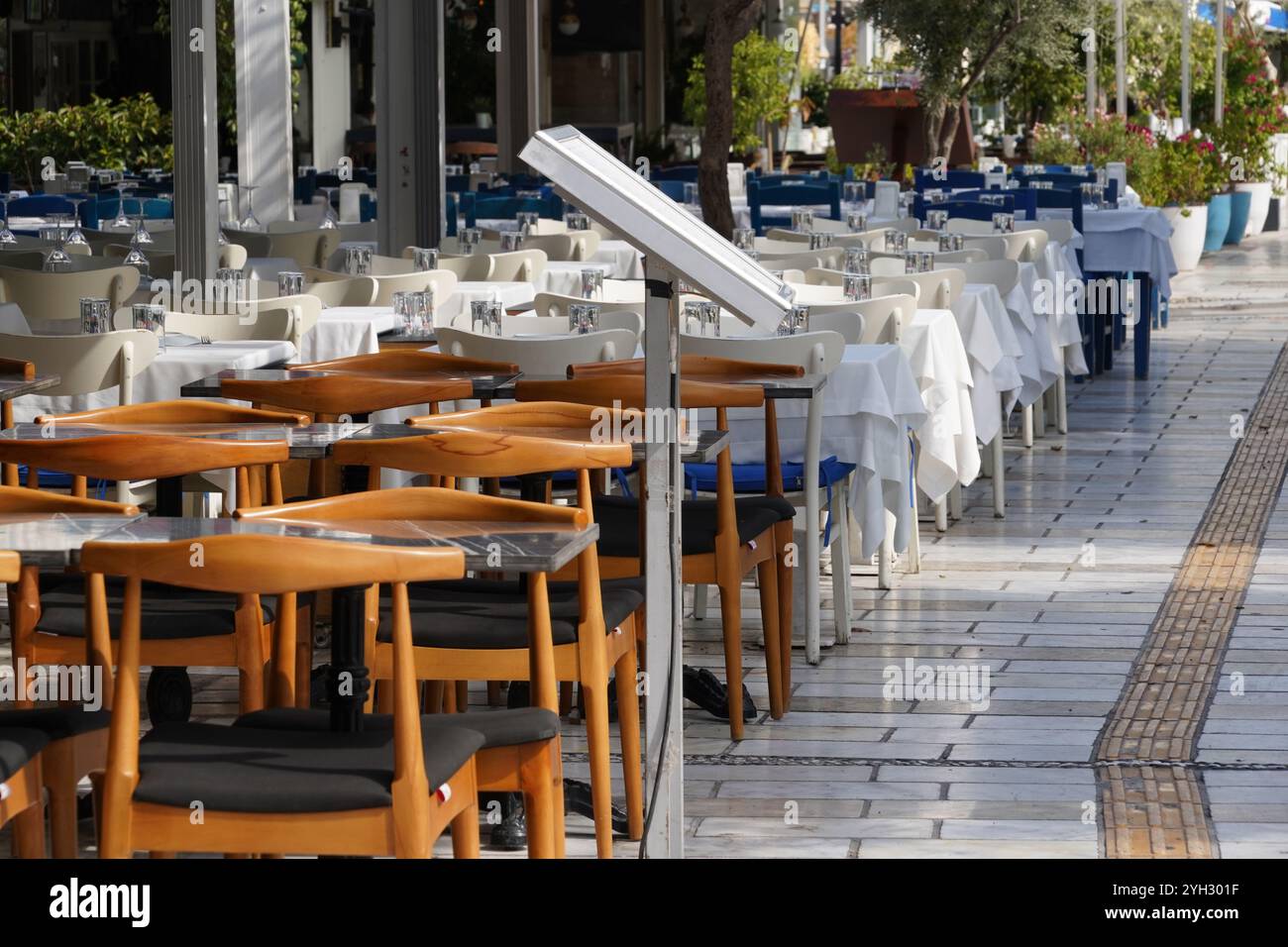 Inviting outdoor restaurant features hi-res stock photography and ...