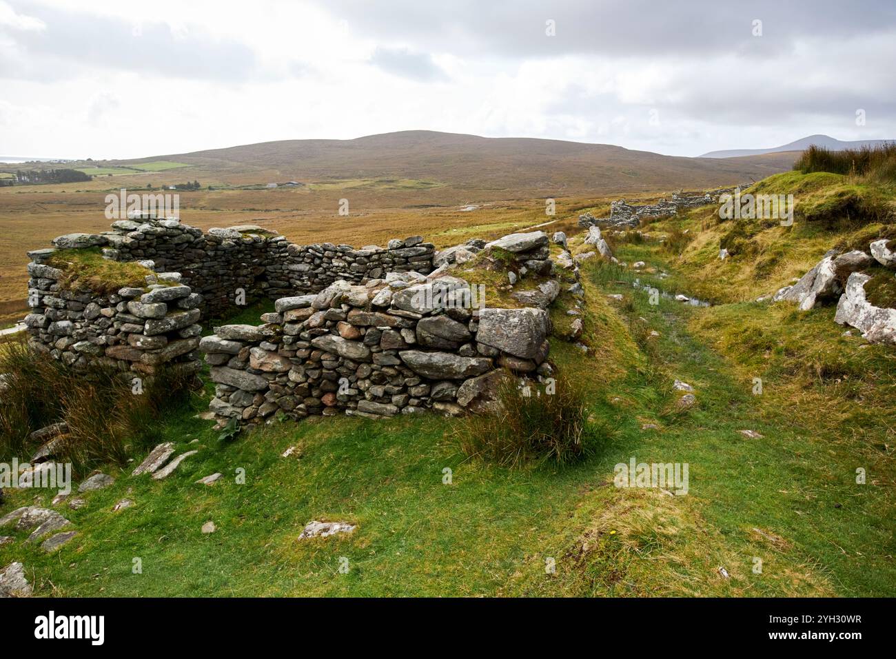 street and row of ruined houses in slievemore deserted village achill ...