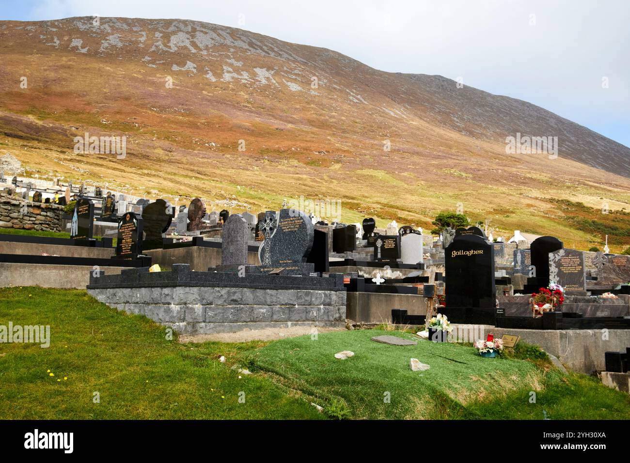 Slievemore cemetery hi-res stock photography and images - Alamy