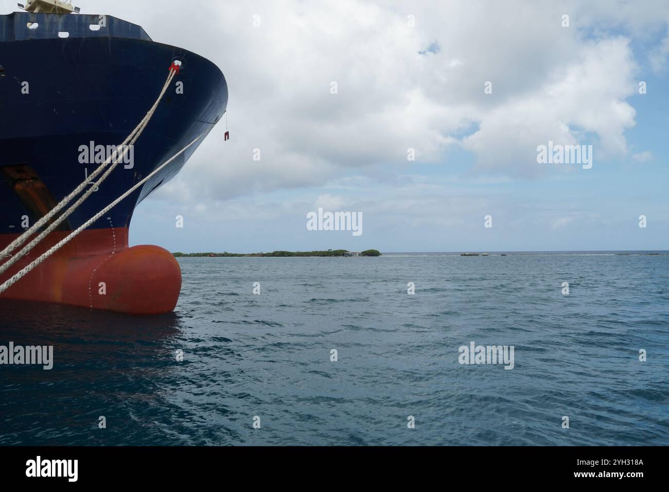 Bow and head lines of container vessel with blue hull and red bulbous ...