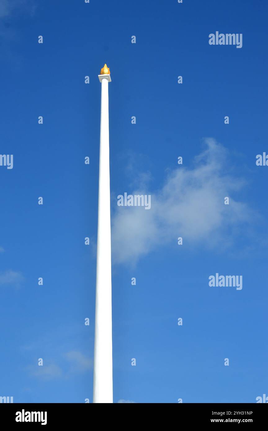 Flagpole pulley hi-res stock photography and images - Alamy