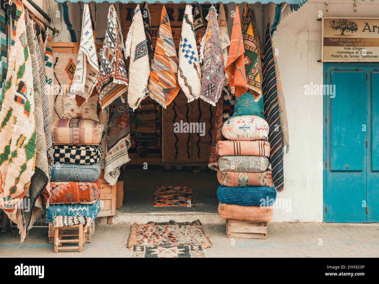 Moroccan rugs hi-res stock photography and images - Alamy